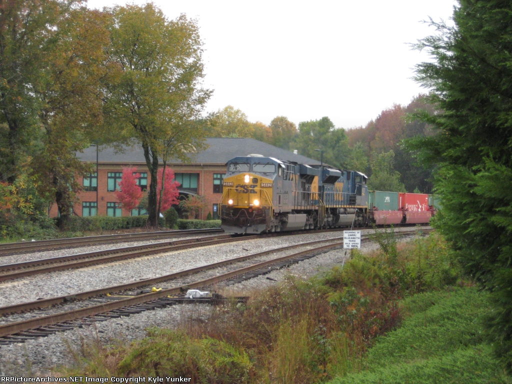 SB intermodal train Q141